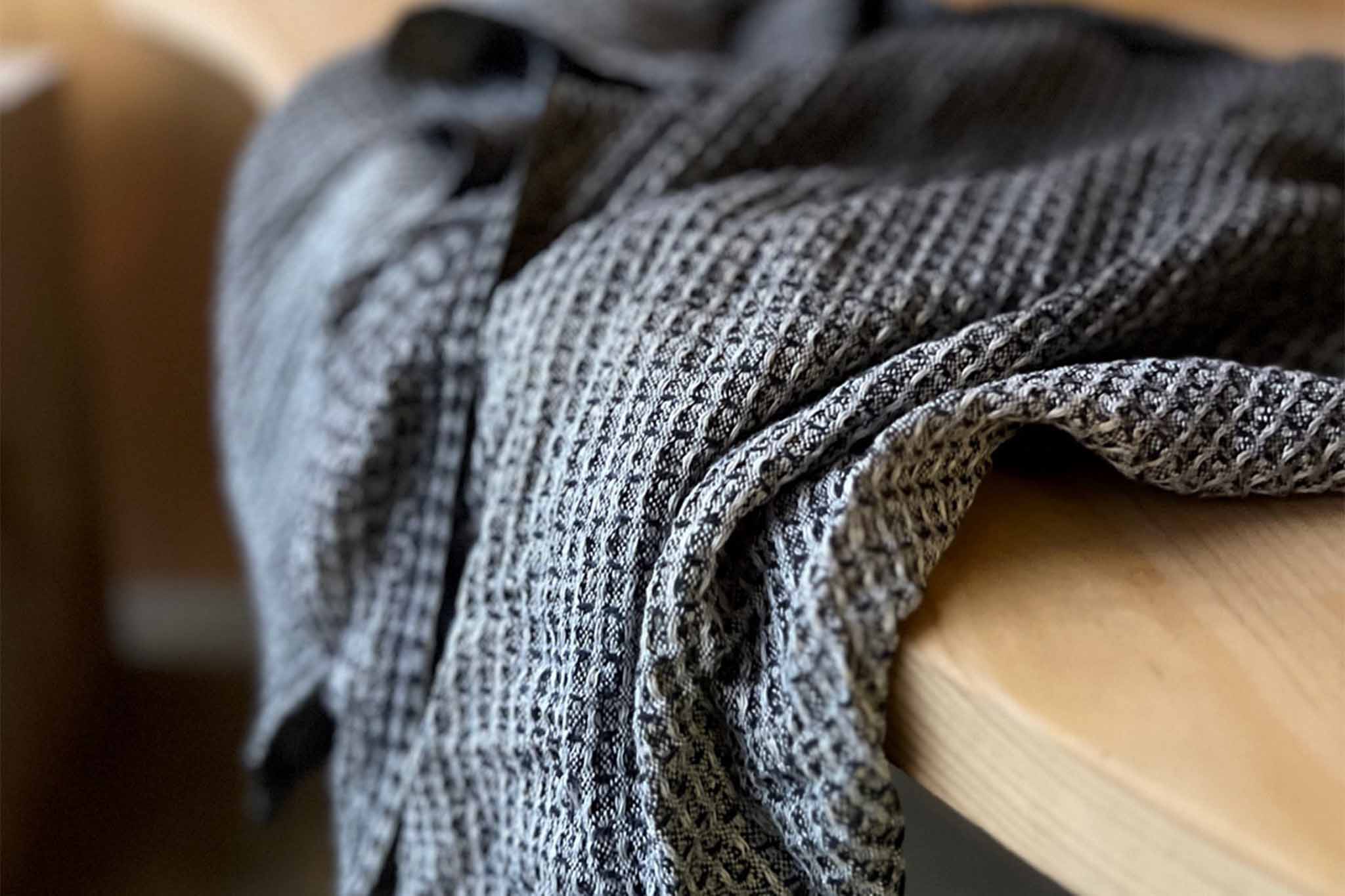 スウェーデン製 リネン100%のバスタオル BUBBLE – CHLOROS