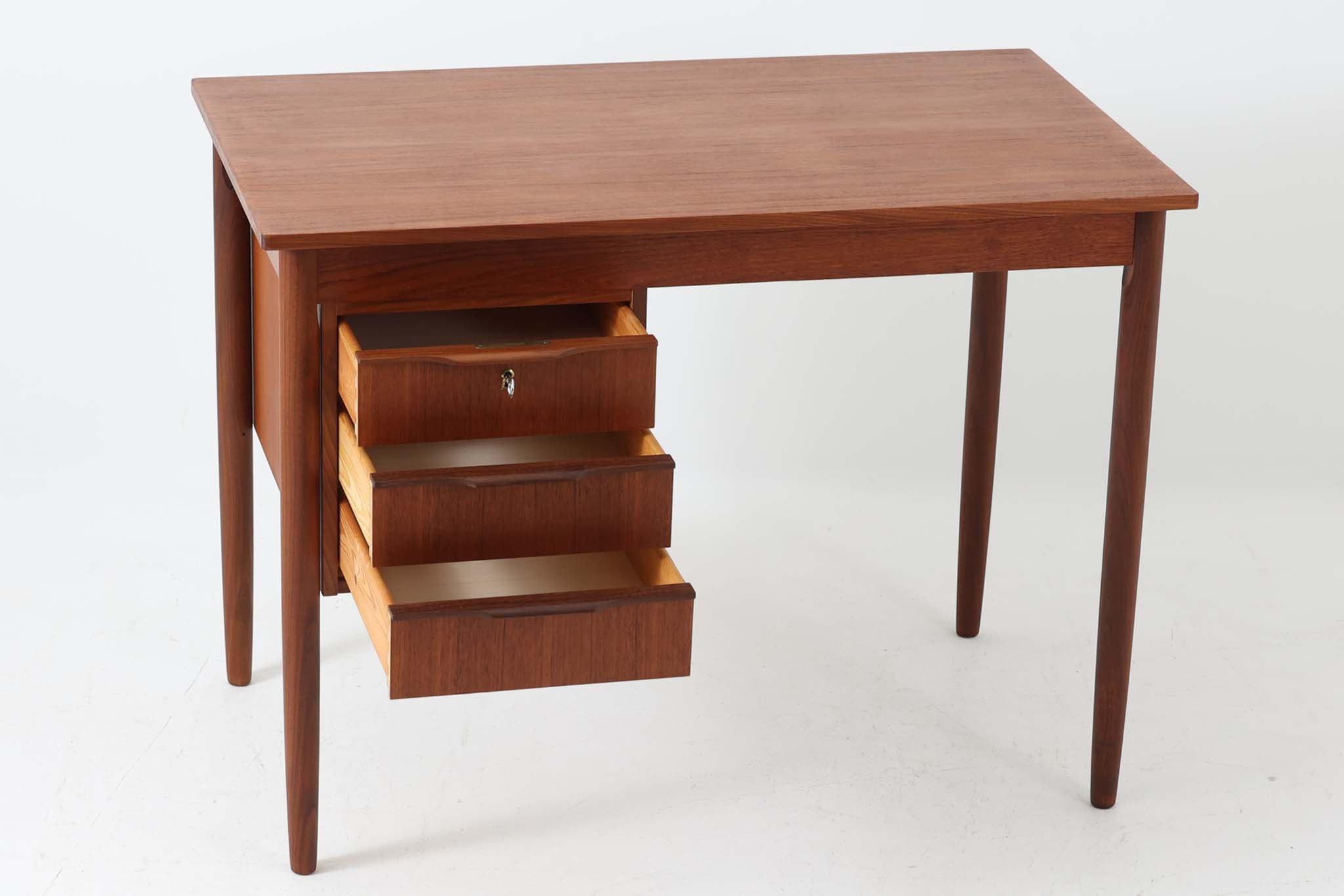 片袖デスク チーク材 幅100cm デンマーク製 北欧ビンテージ家具 – CHLOROS