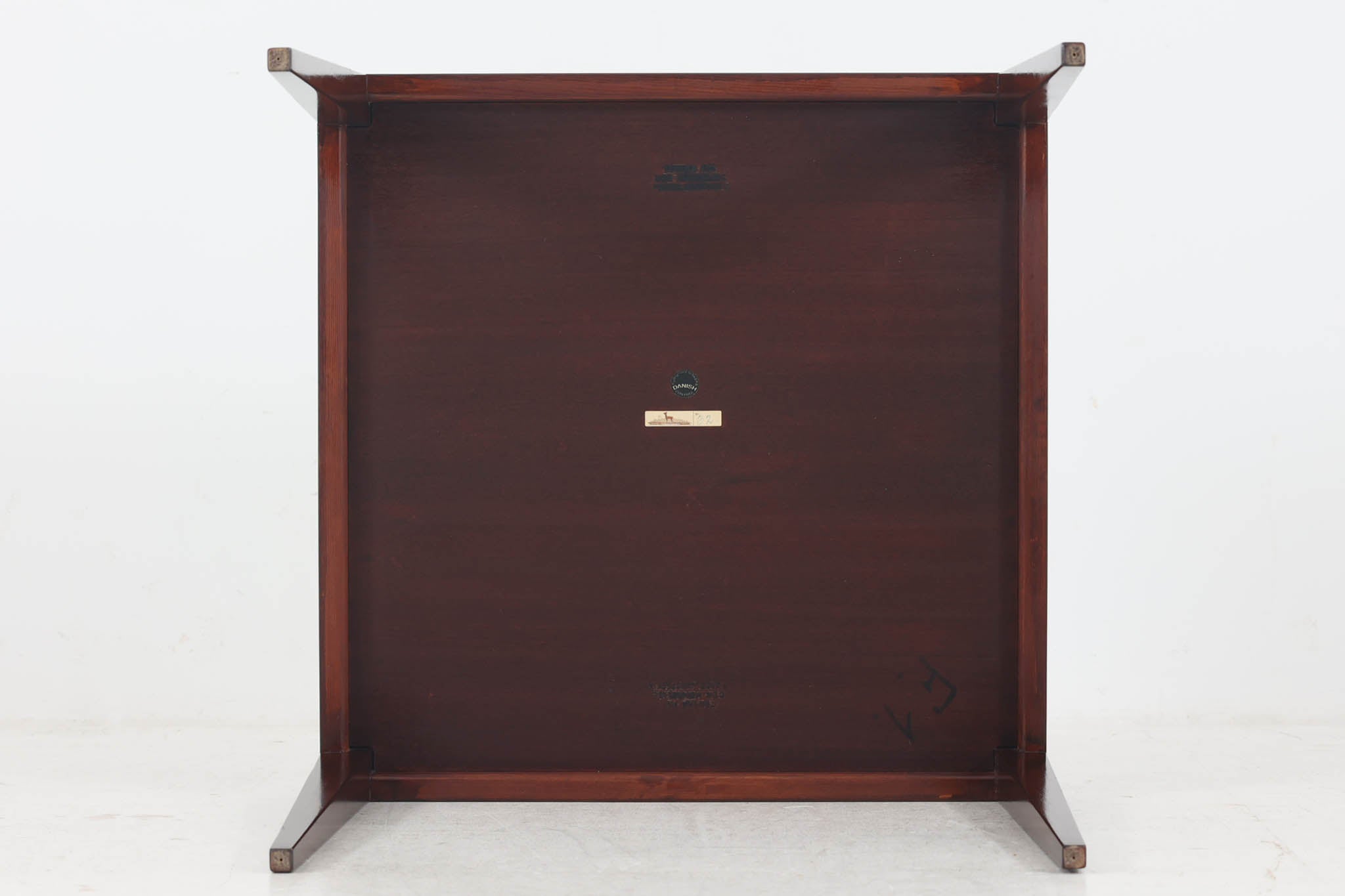 Royal Copenhagen(ロイヤルコペンハーゲン)×Haslev(ハスレヴ) サイドテーブル Tenera マホガニー材 北欧家具ビ – CHLOROS