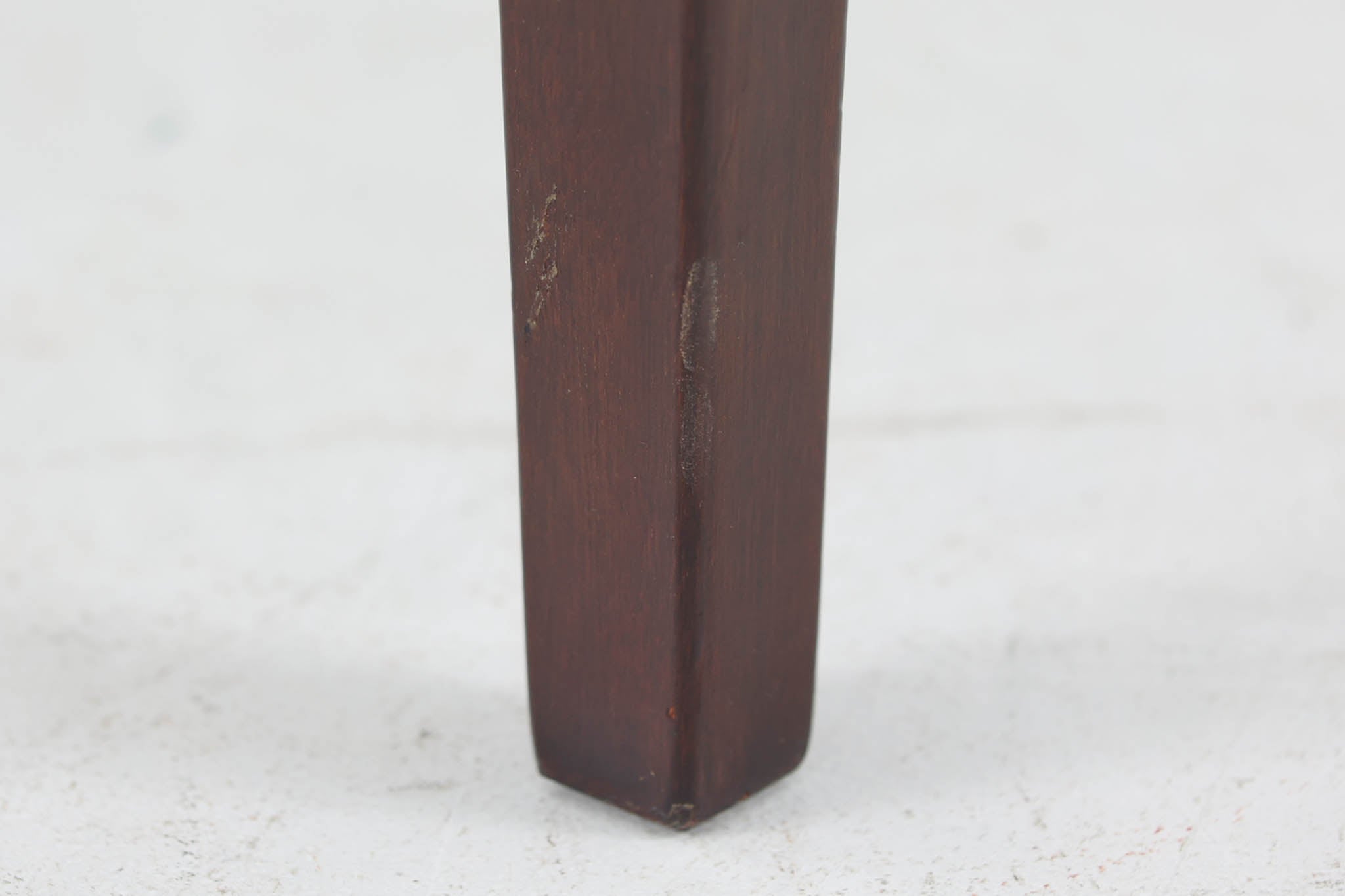 Royal Copenhagen(ロイヤルコペンハーゲン)×Haslev(ハスレヴ) サイドテーブル Tenera マホガニー材 北欧家具ビ – CHLOROS