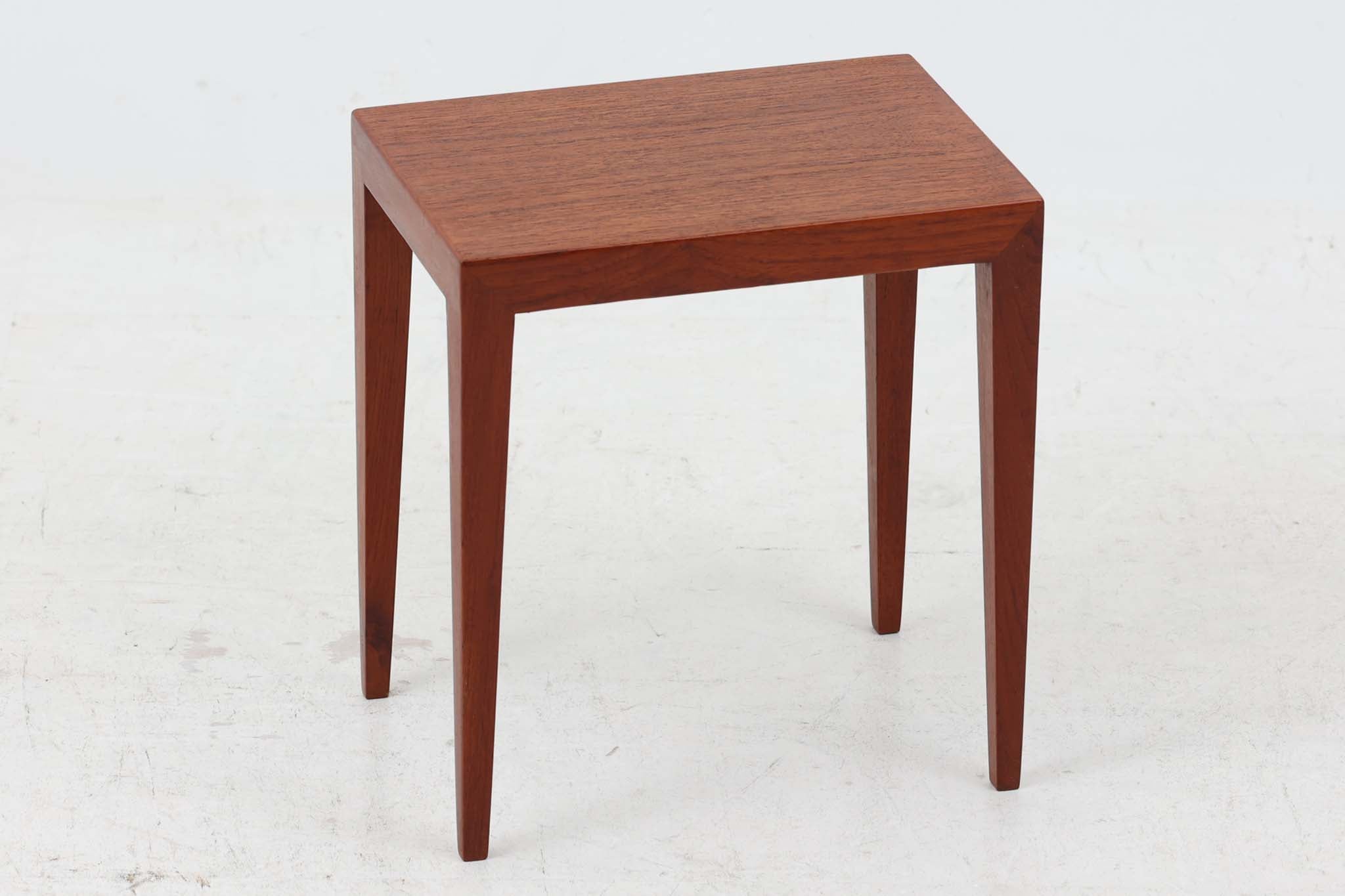Haslev(ハスレヴ) サイドテーブル チーク材 北欧家具ビンテージ デンマーク製 – CHLOROS